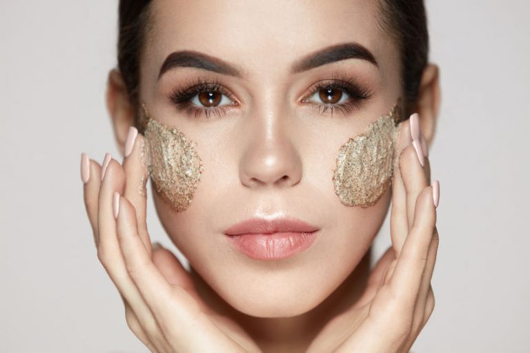 How To Remove Forehead Lines, Wrinkles And Frown Lines Using Essential ...
